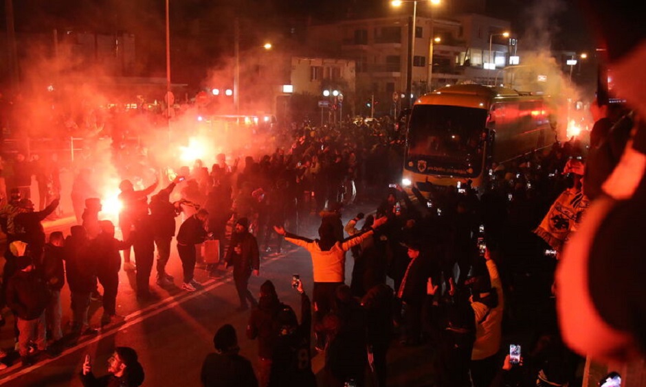 Νέα Φιλαδέλφεια: Επεισόδια και δακρυγόνα μετά τον αγώνα ΑΕΚ ...